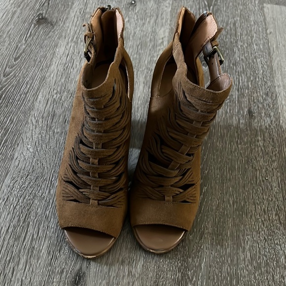 Crown Vintage | Shoes | Crown Vintage Tan Peep Toe Heels | Poshmark